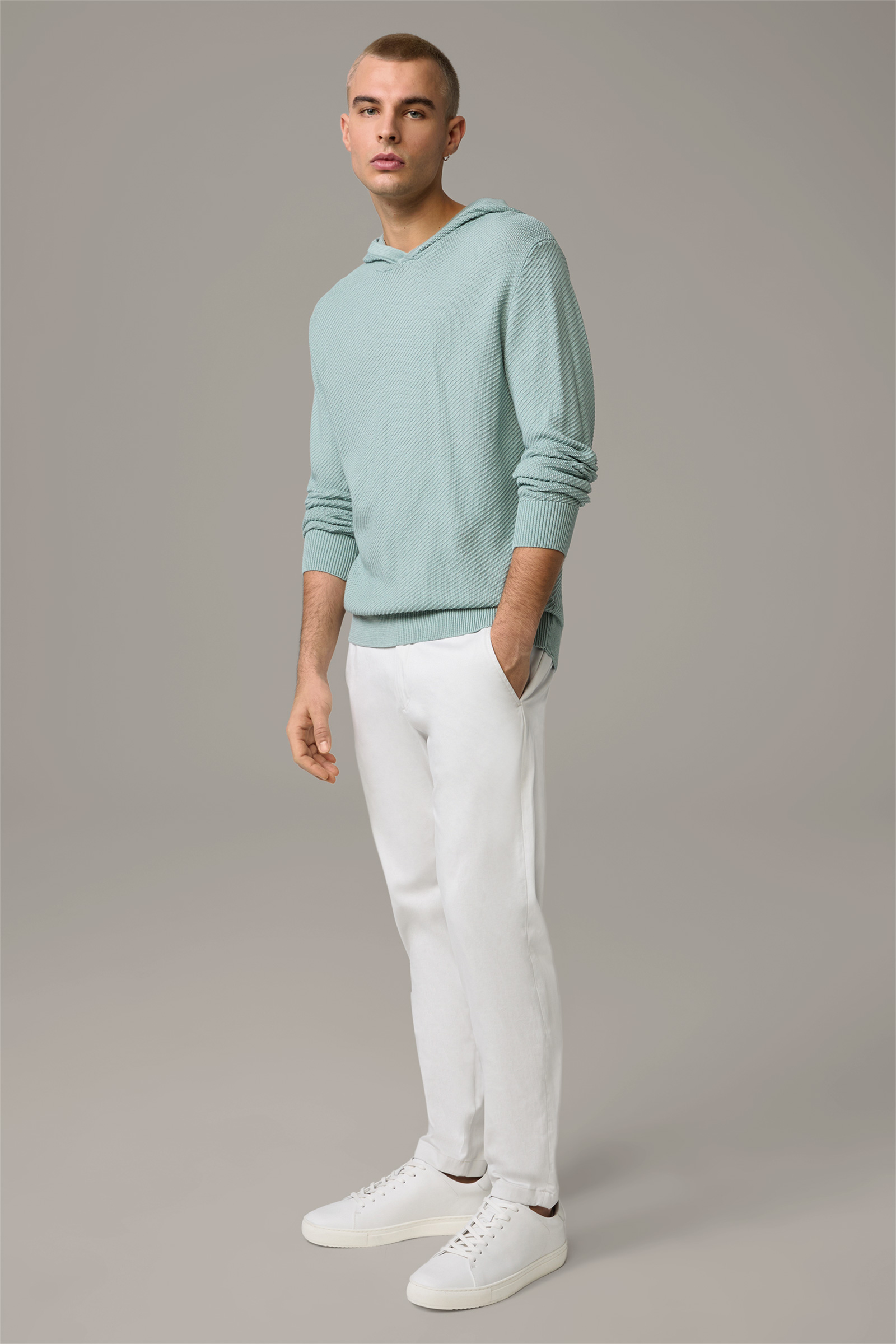 Ontdek nu alle looks van Strellson in de online shop.