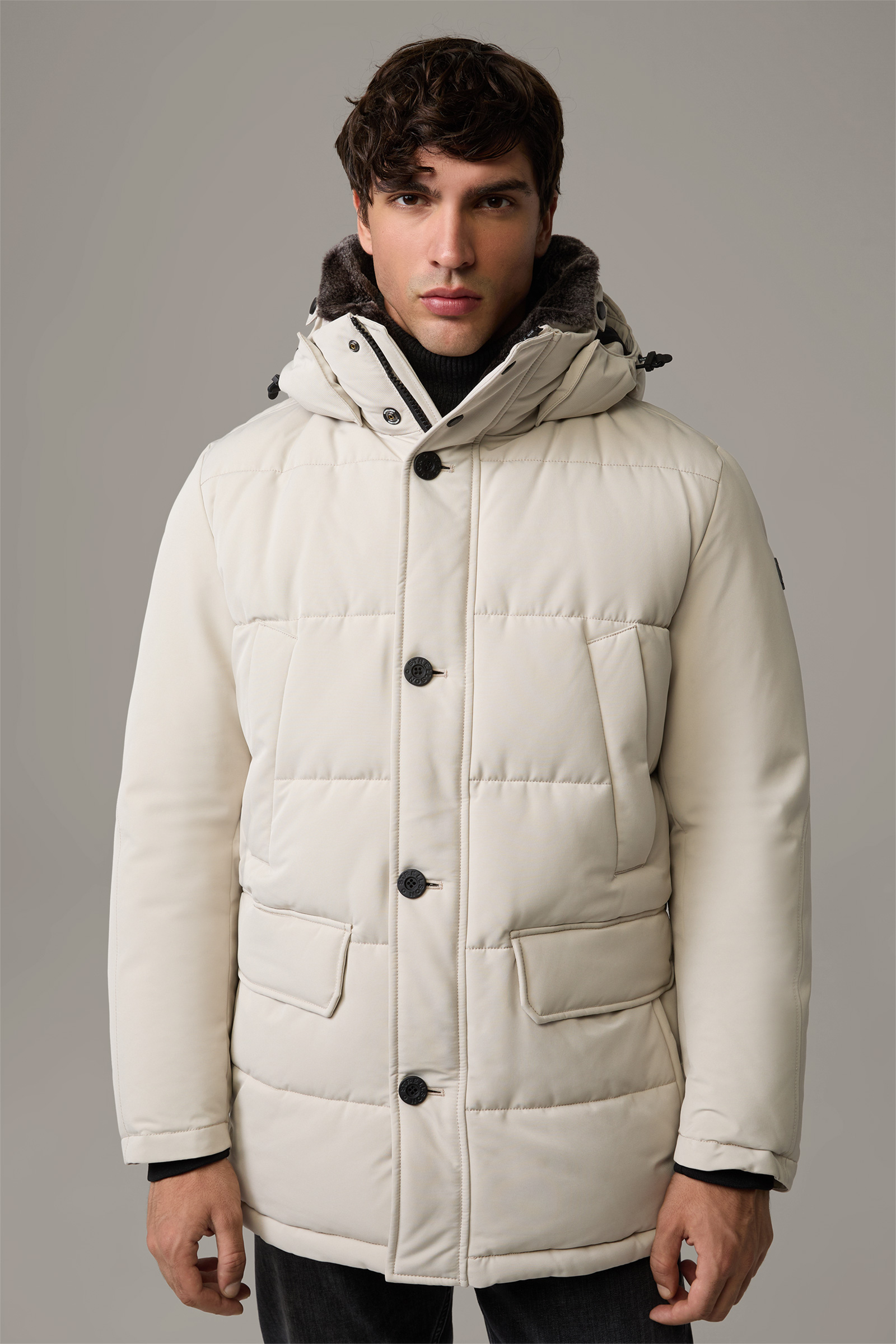 Découvrez les looks de Strellson dans la boutique en ligne.